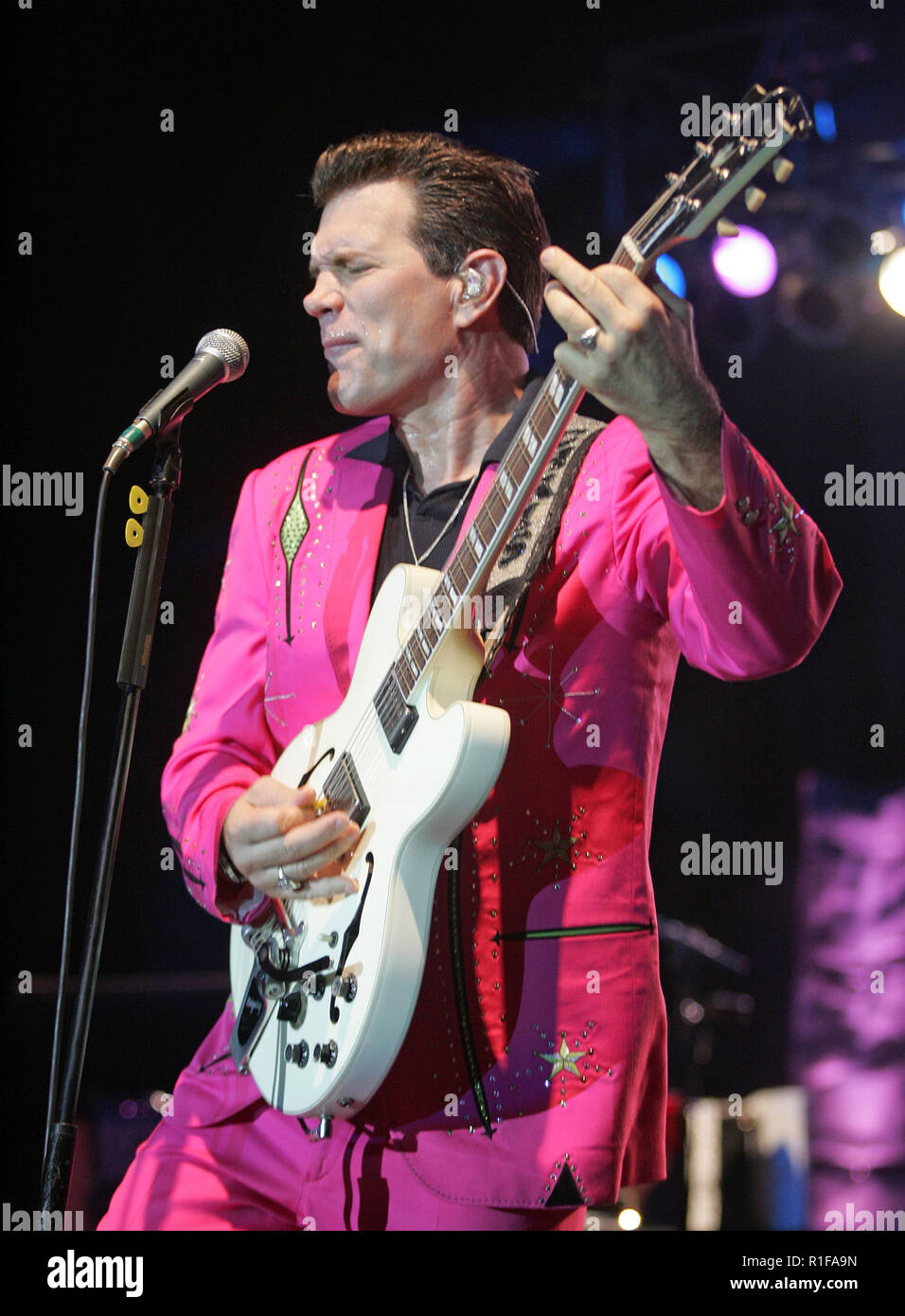 Chris isaac hi-res stock photography and images - Alamy