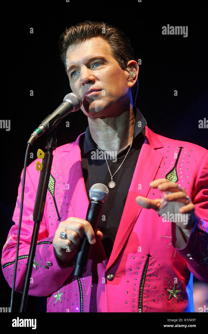 Chris isaac hi-res stock photography and images - Alamy