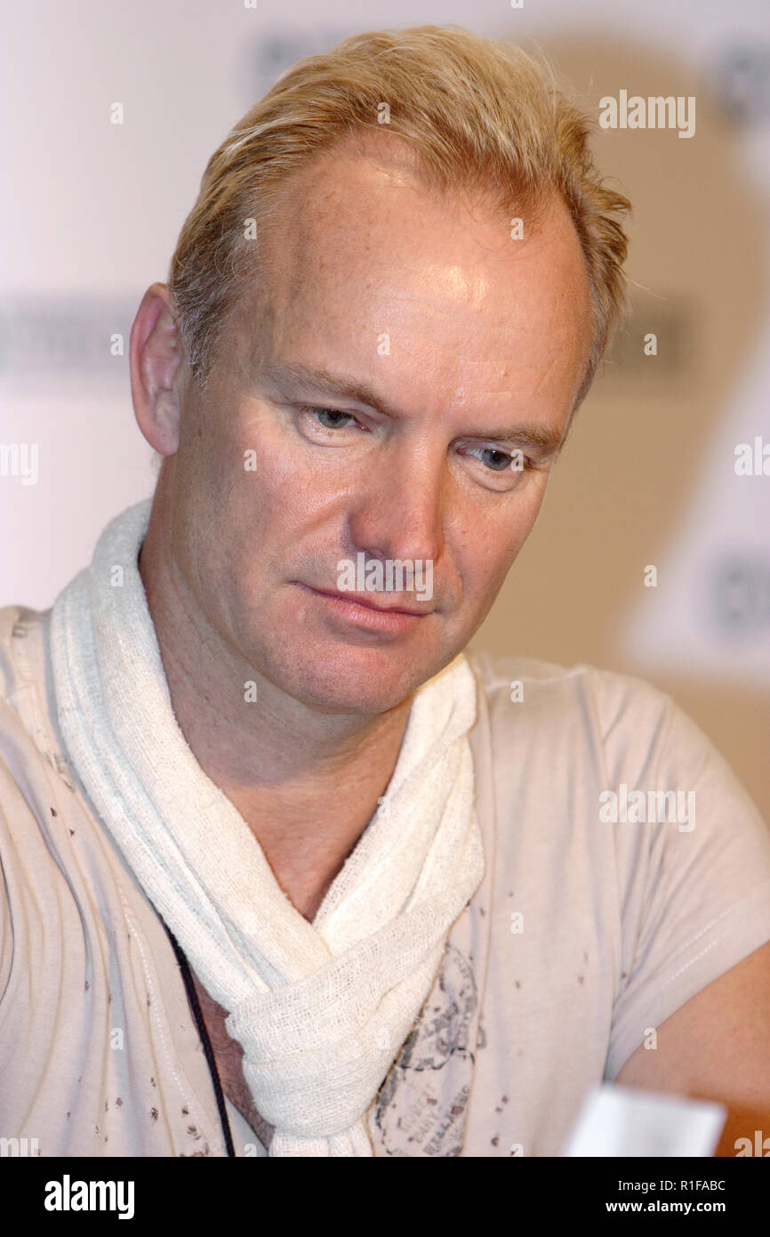 The police band sting hi-res stock photography and images - Alamy