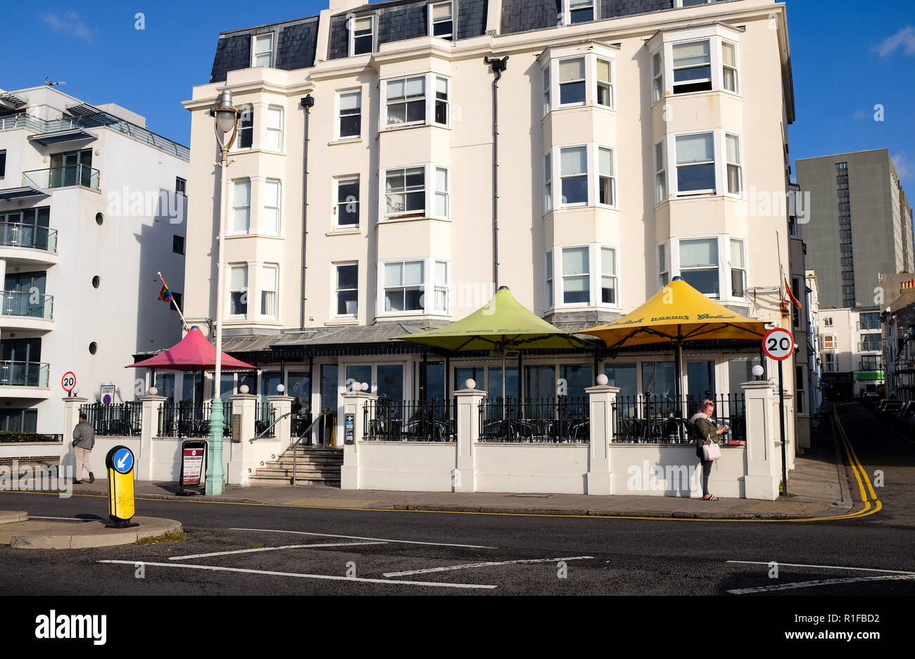 Brighton seafront bars hi-res stock photography and images - Alamy