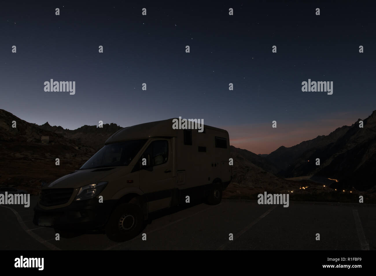 Camper night hi-res stock photography and images - Alamy