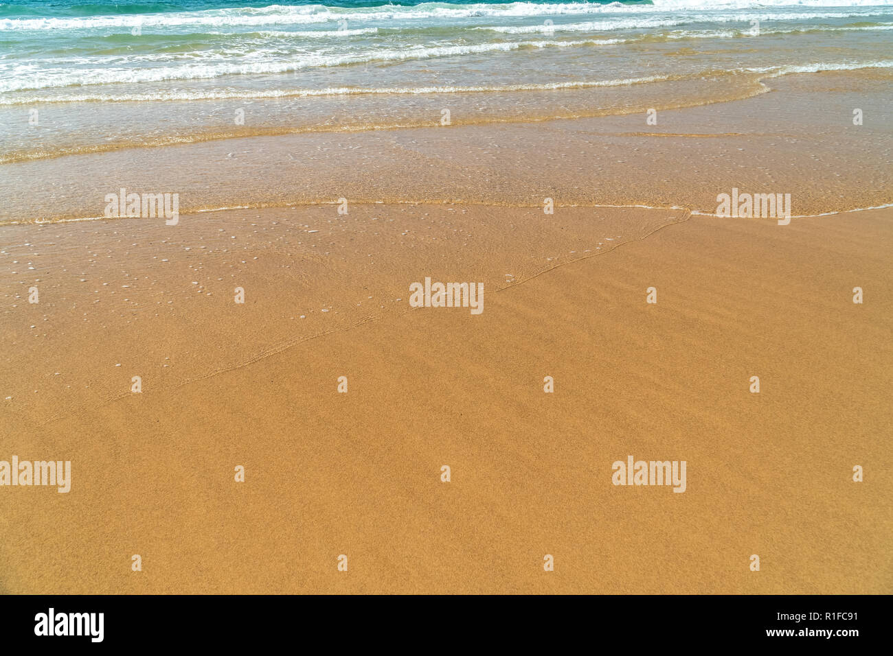 Soft ocean waves hi-res stock photography and images - Alamy