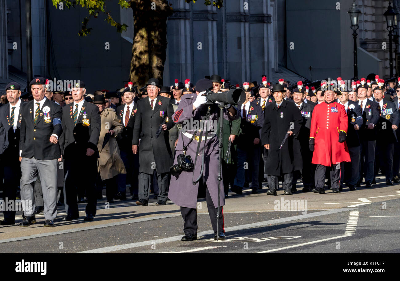 Whitehall, London, UK. 11th November 2018. The 11th hour of the 11th ...