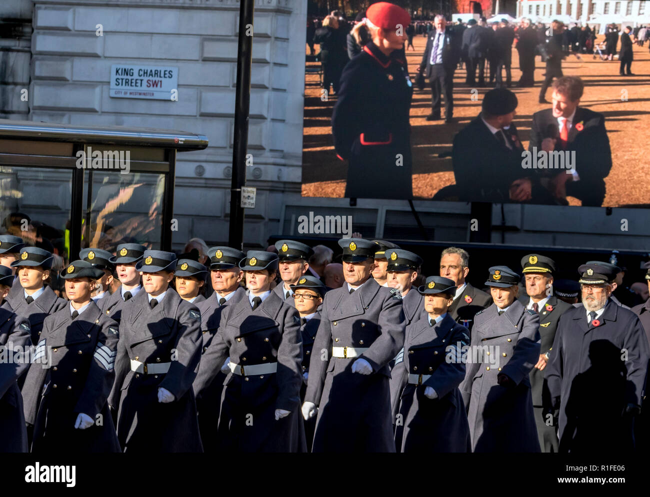 Whitehall, London, UK. 11th November 2018. The 11th hour of the 11th ...