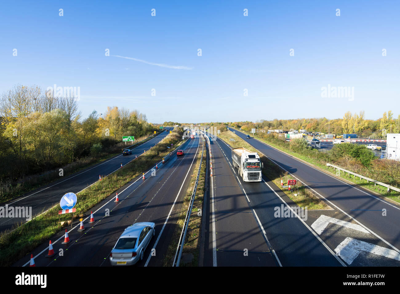 A14 looking West from Milton cycle/pedestrian bridge 10/11/2018 Stock ...