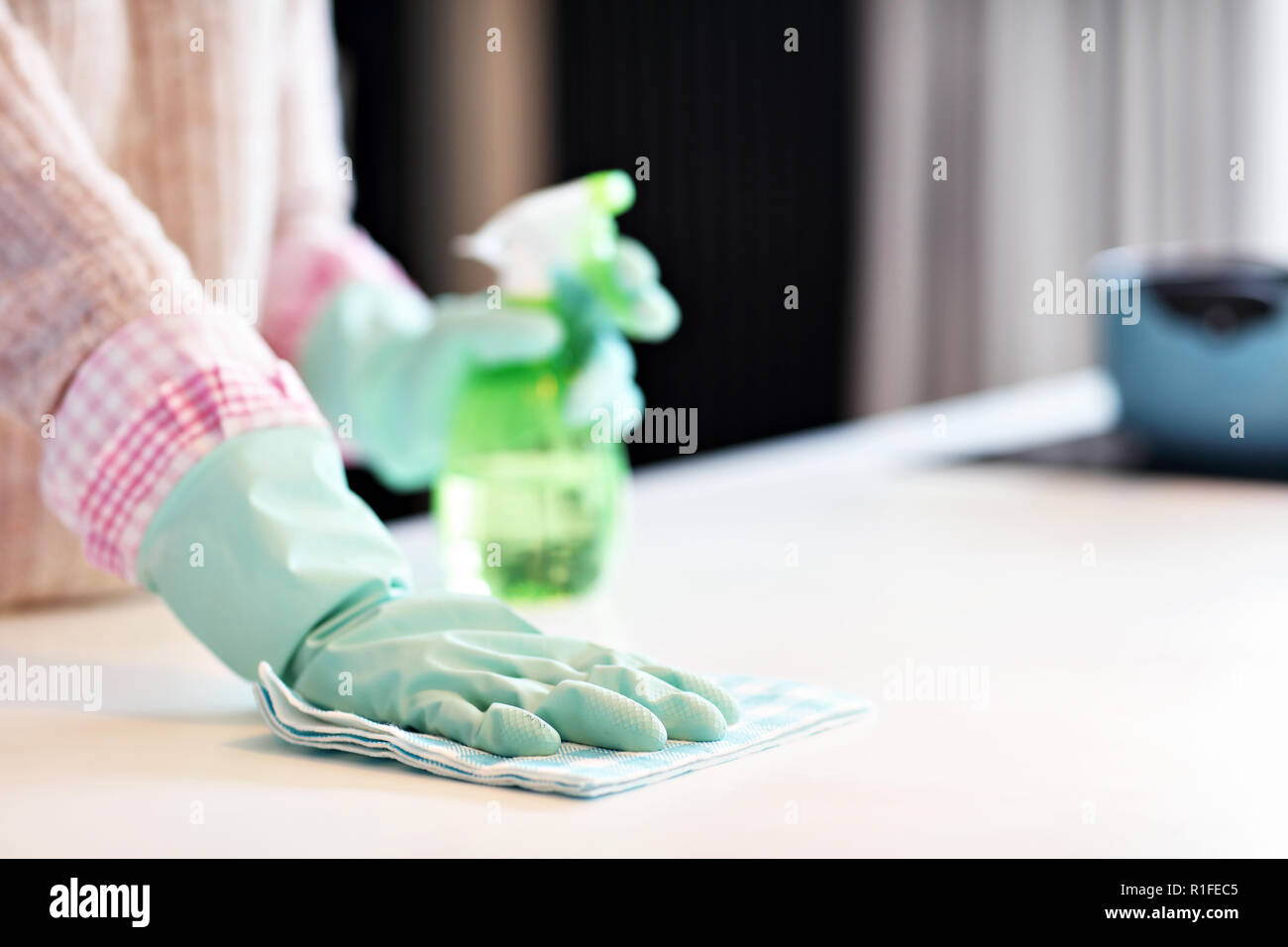 Lady cleaning kitchen table hi-res stock photography and images - Alamy