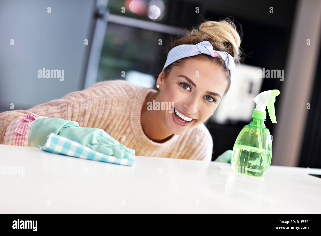 Lady cleaning kitchen table hi-res stock photography and images - Alamy