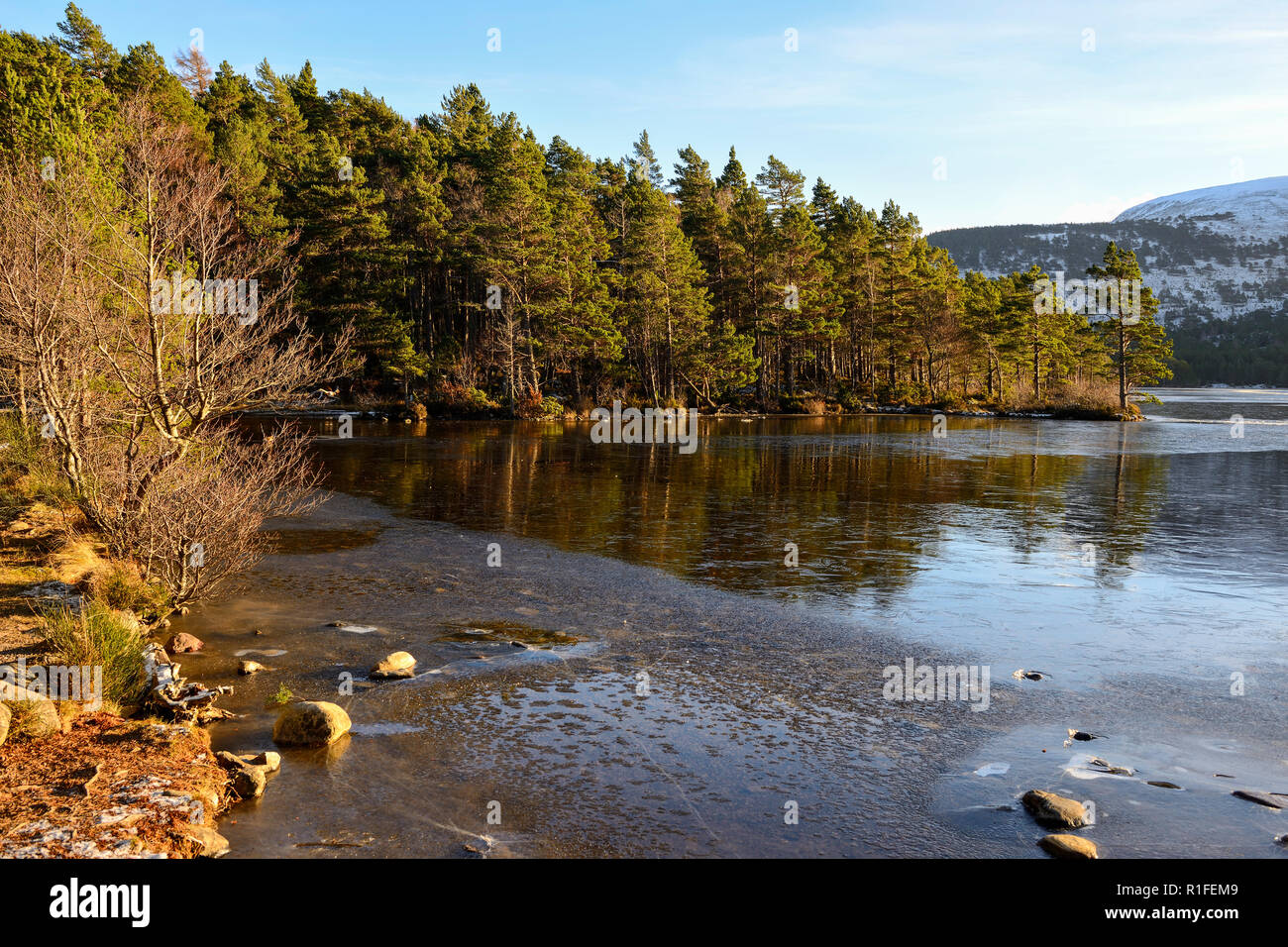 Frozen scottish loch hi-res stock photography and images - Alamy