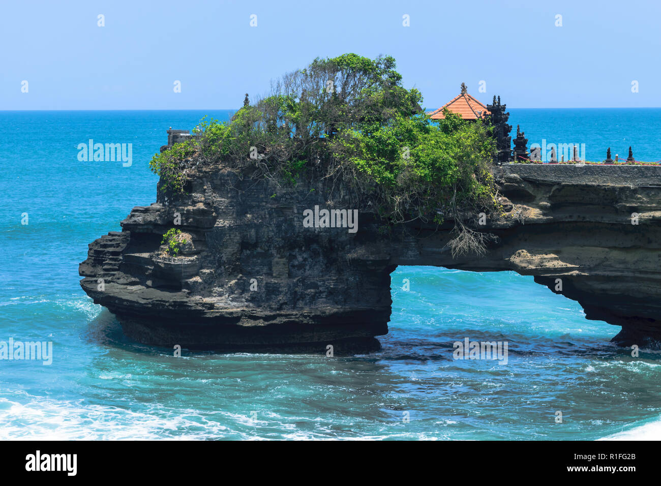 Landscape of Bali island shore with dark blue Indian ocean, huge waves ...