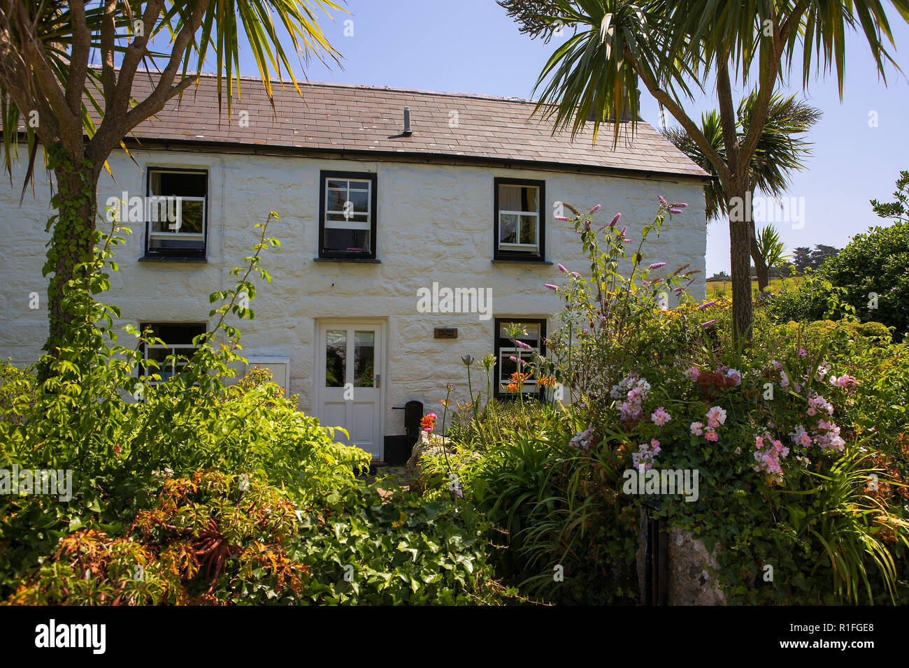 Dolphin cottage tresco hi-res stock photography and images - Alamy