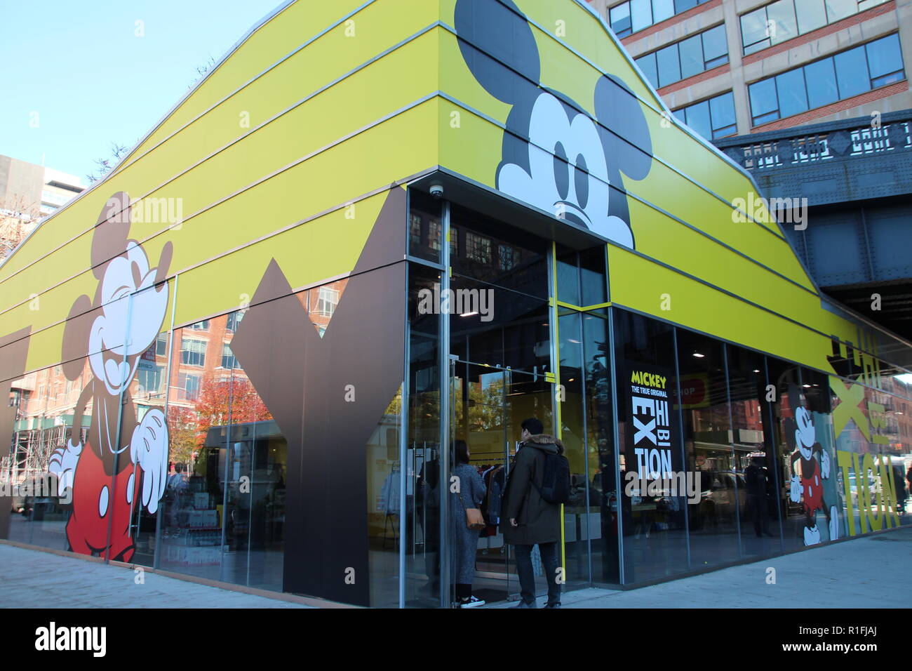 New York, USA. 08th Nov, 2018. The pop-up museum "Mickey: The True ...