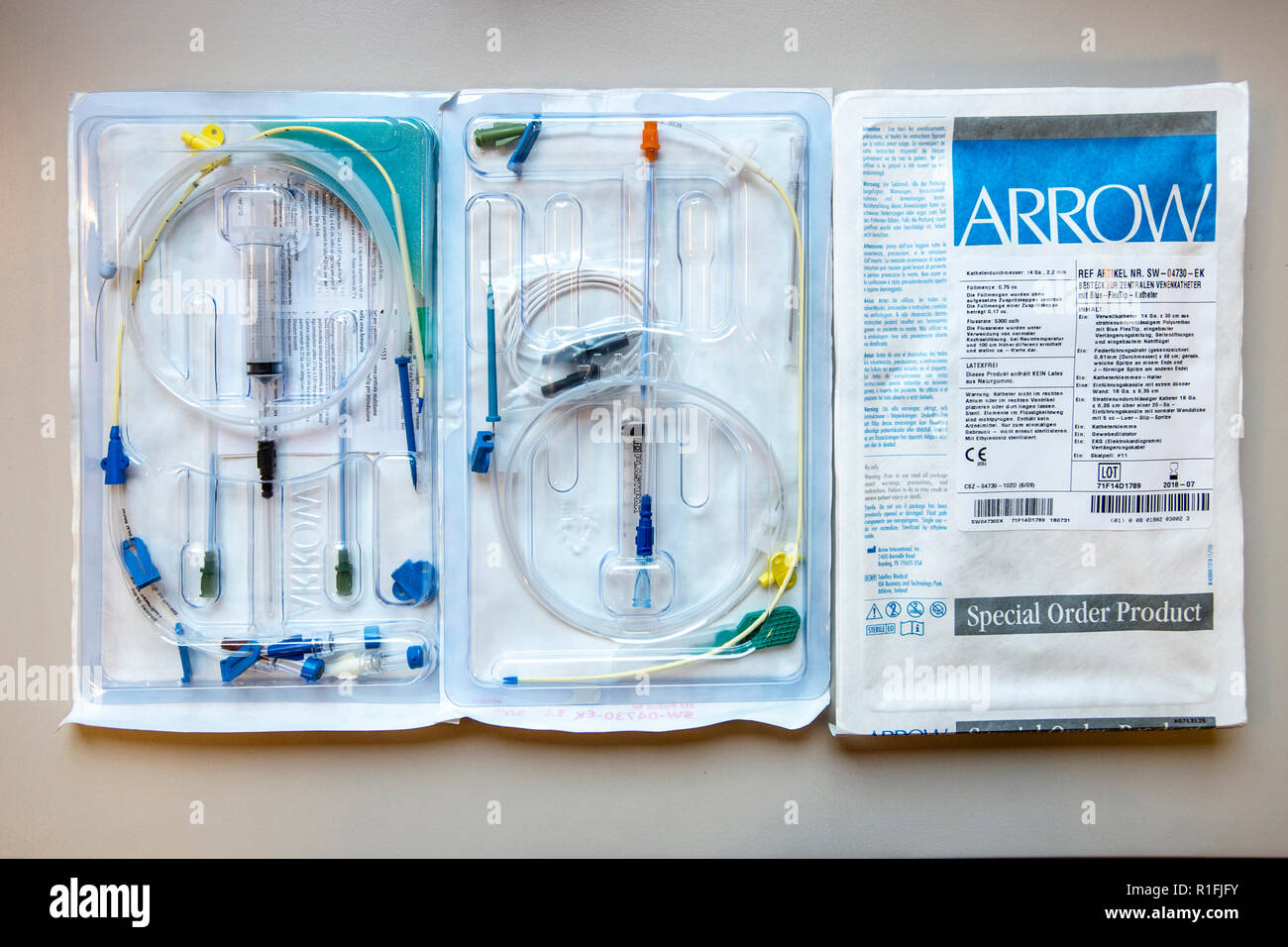 Central venous catheter hi-res stock photography and images - Alamy