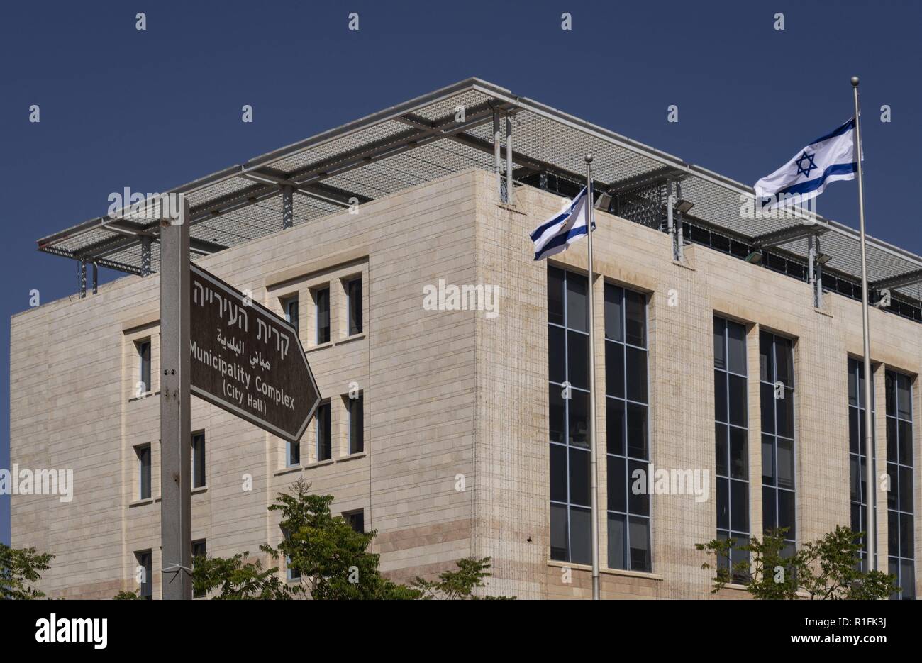 Jerusalem, Israel. 30th Oct, 2018. The city hall of Jerusalem gets a ...