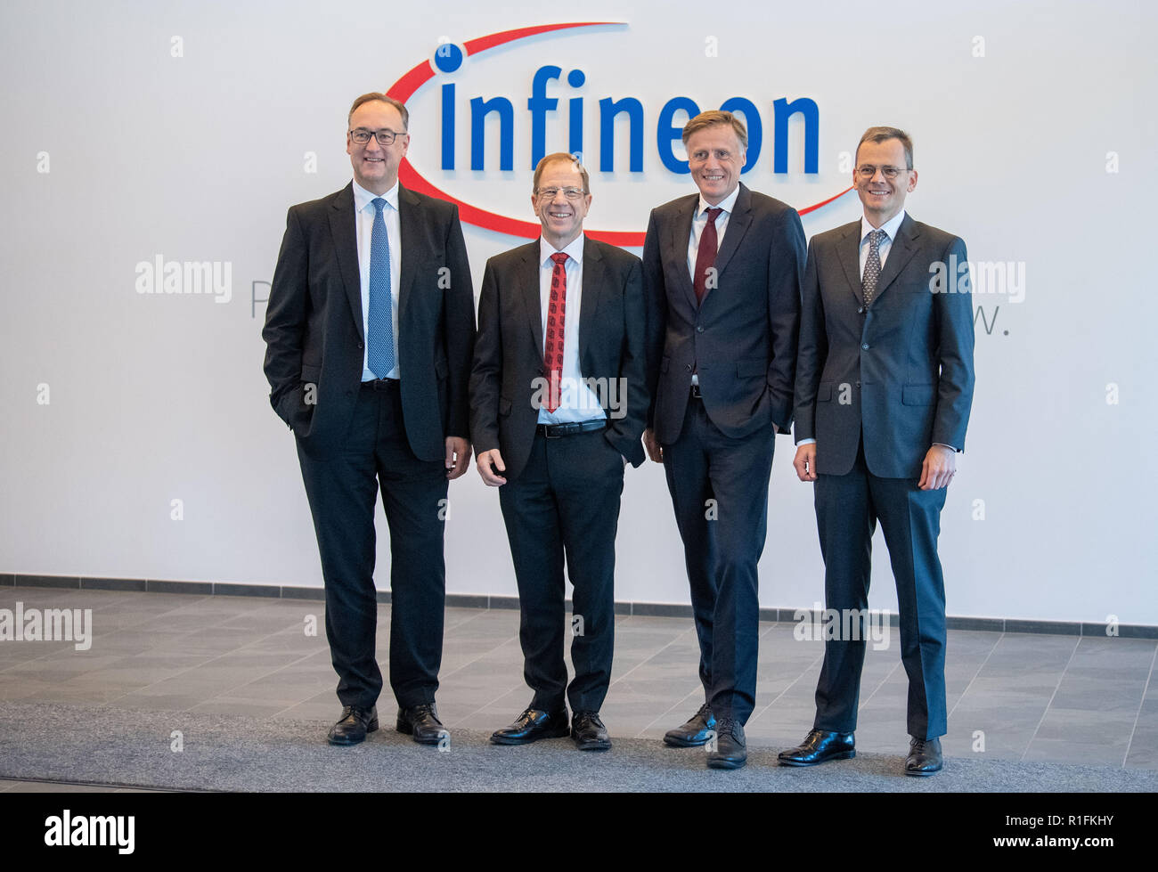 Neubiberg, Germany. 12th Nov, 2018. Helmut Gassel (l-r), Member of the ...