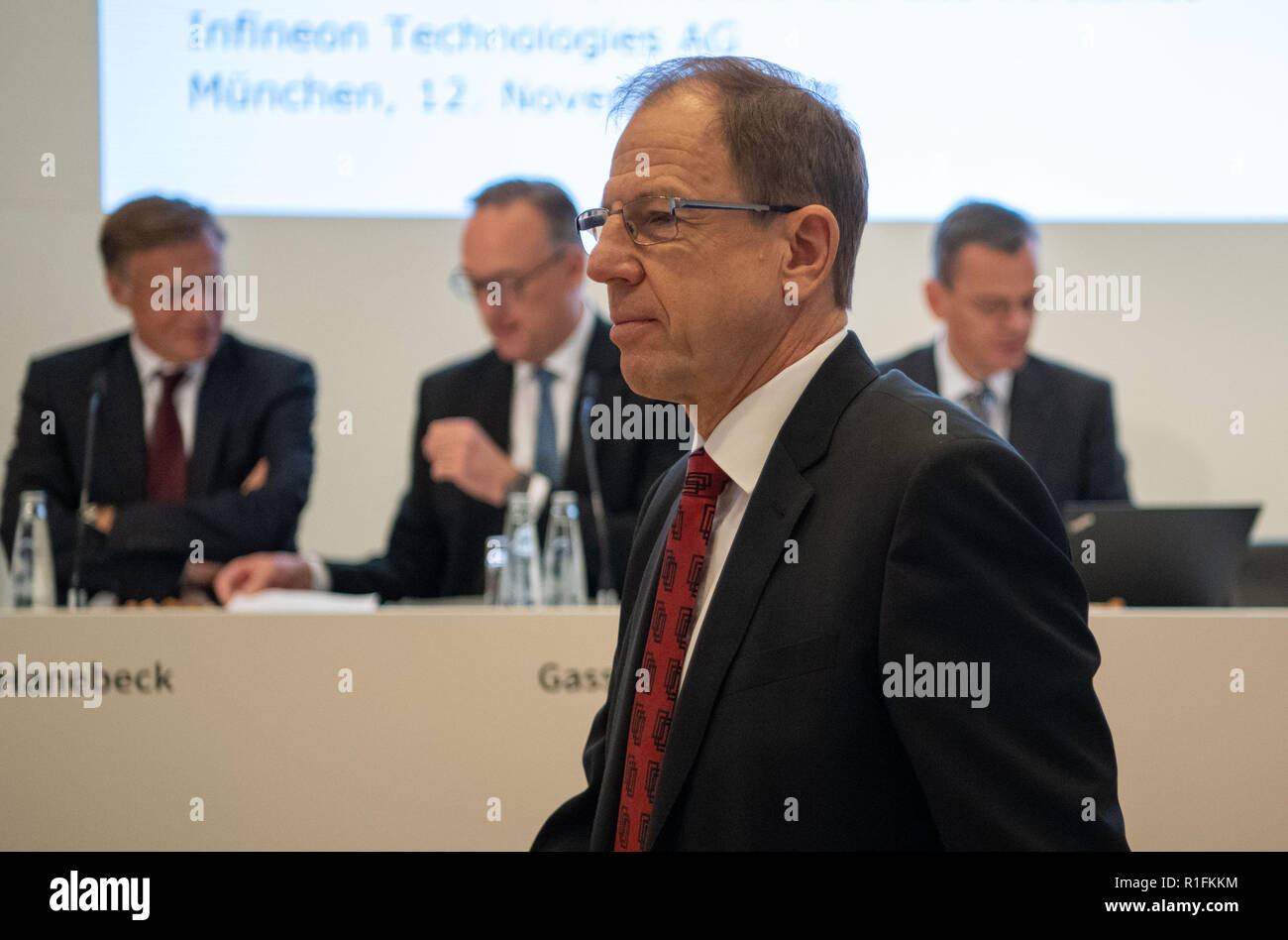 Neubiberg, Germany. 12th Nov, 2018. Reinhard Ploss (front), Chairman of ...