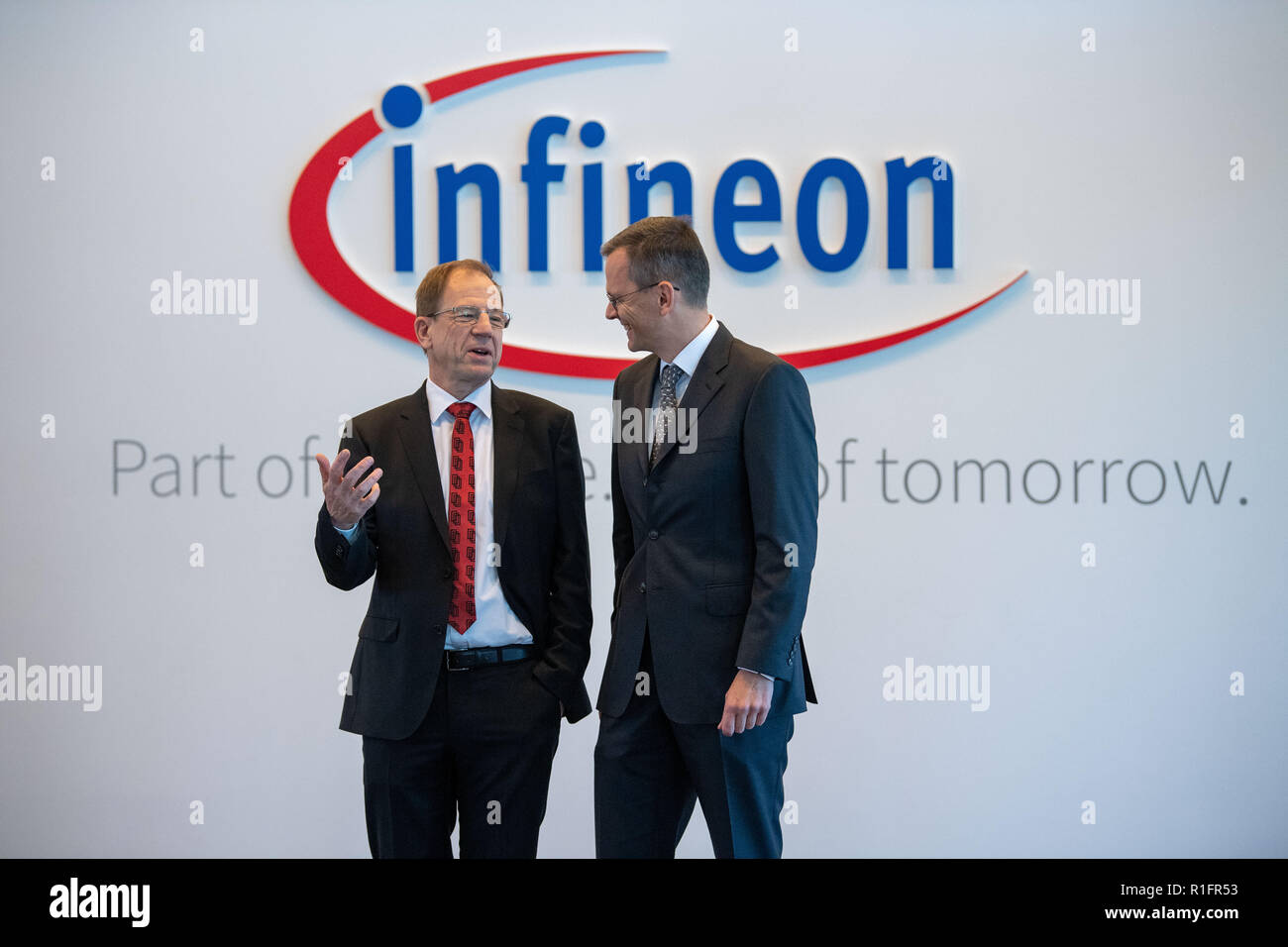 Neubiberg, Germany. 12th Nov, 2018. Reinhard Ploss (l-r), Chief ...