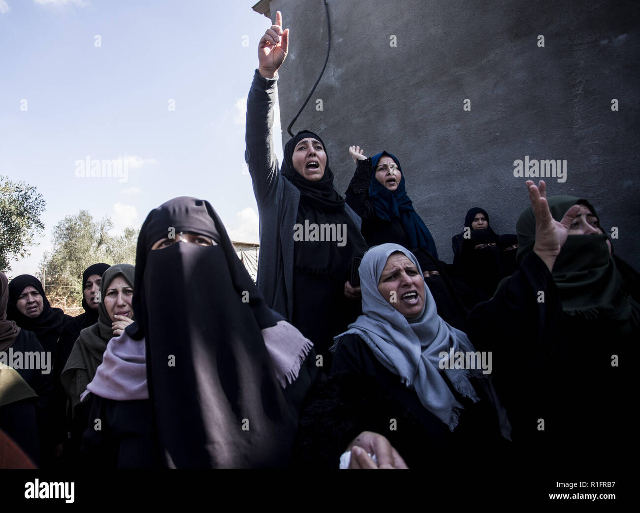 Gaza City, The Gaza Strip, Palestine. 12th Nov, 2018. Relatives of ...