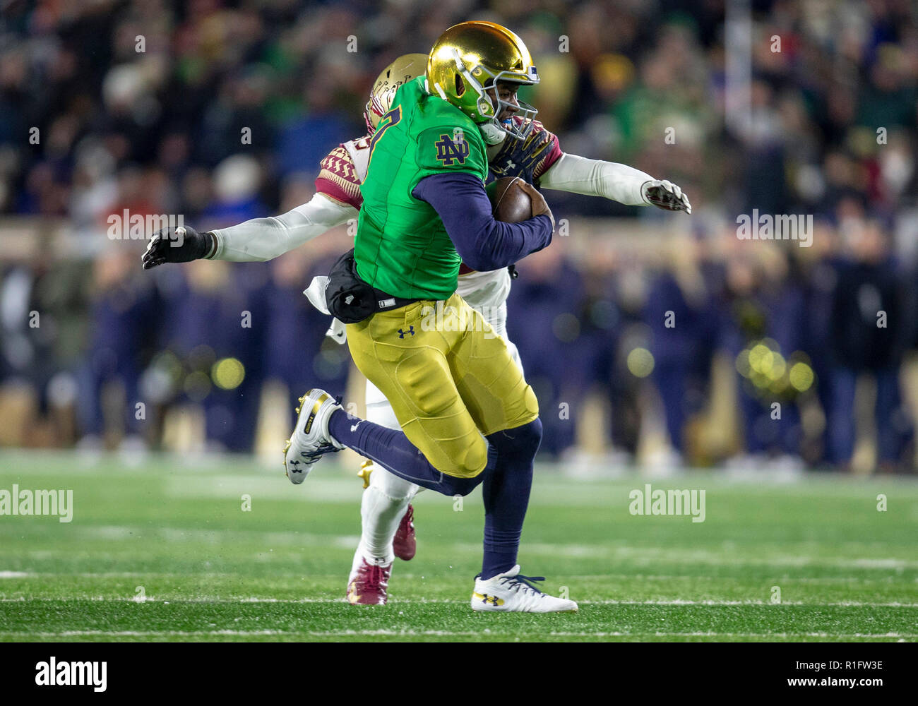 South Bend, Indiana, USA. 10th Nov, 2018. Notre Dame quarterback ...