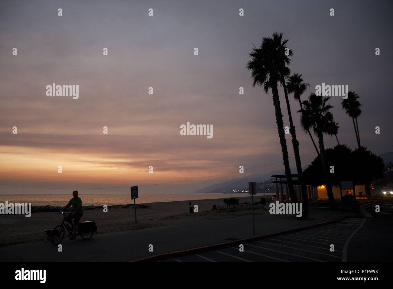 Zuma beach fire woolsey hi-res stock photography and images - Alamy