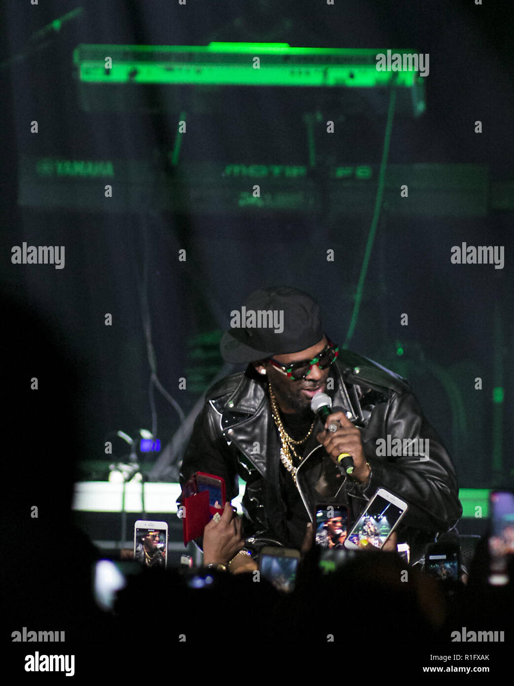 Tampa, Florida, USA. 10th Nov, 2018. R&B singer R KELLY performs at the ...