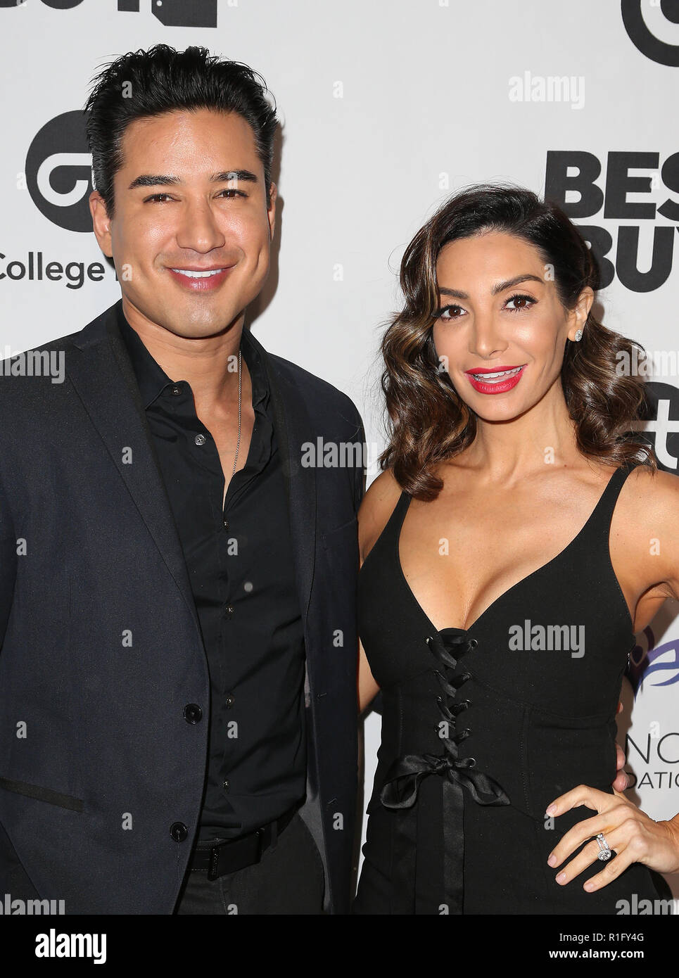 Beverly Hills, California, USA. 8th Nov, 2018. Mario Lopez and Courtney ...