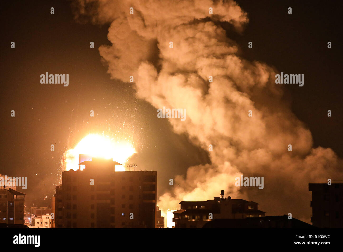 Gaza Strip, Palestinian Territory, Gaza. 12th Nov, 2018. Smoke blows up ...