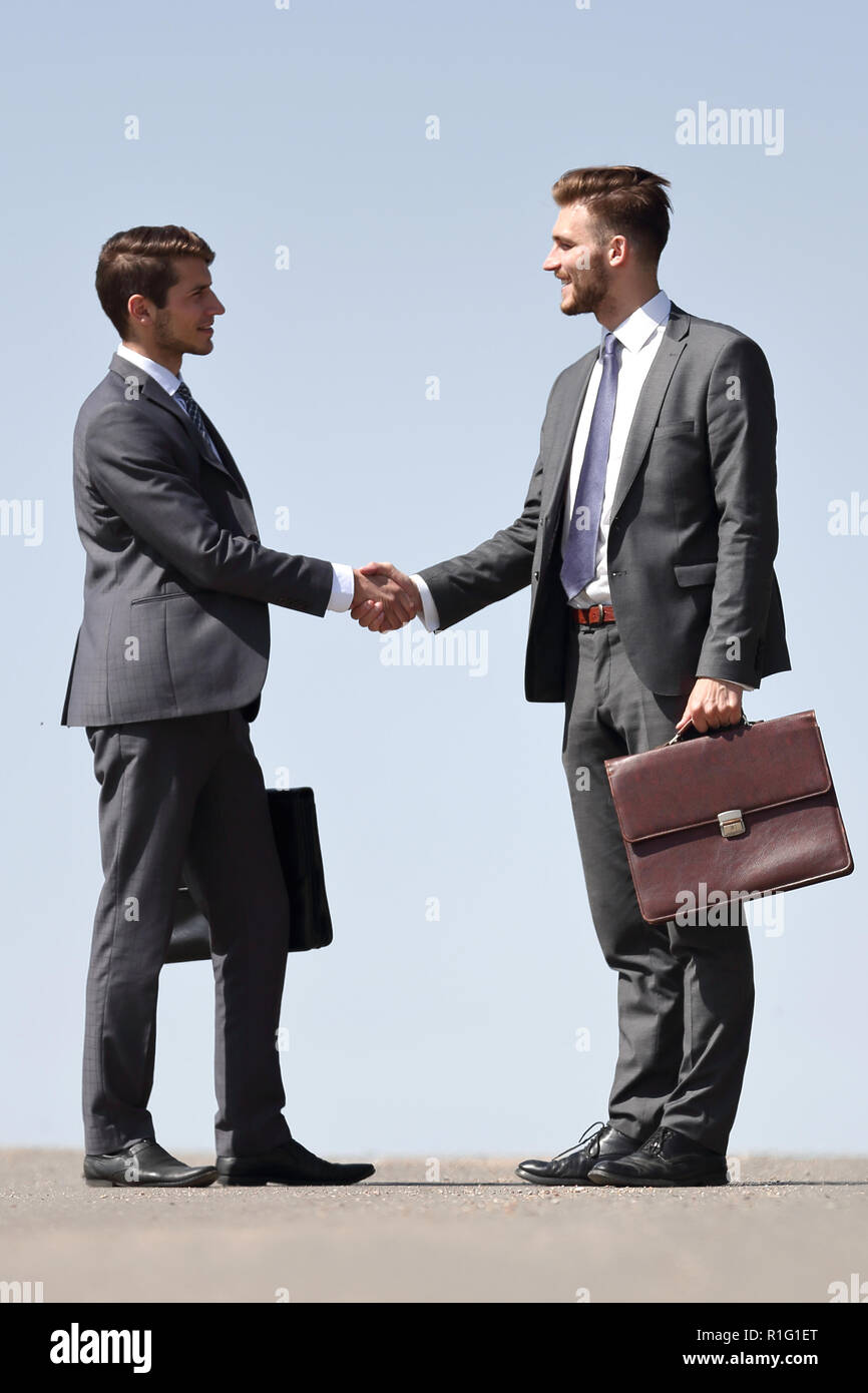 handshake business people on the street Stock Photo - Alamy