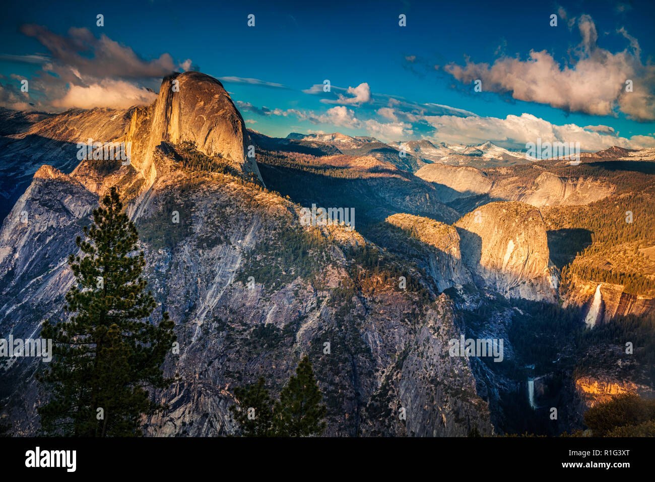 Half Dome seen from the Glacier Point Overlook in Yosemite National ...