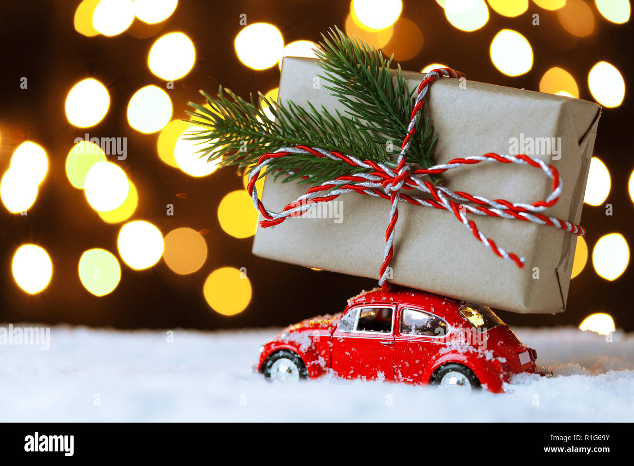 Vintage red car and christmas tree hi-res stock photography and images ...