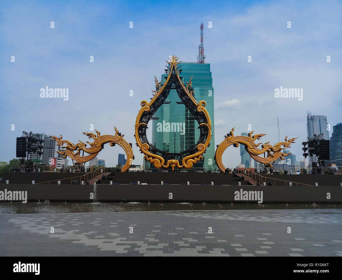 Grand opening shopping mall hi-res stock photography and images - Alamy