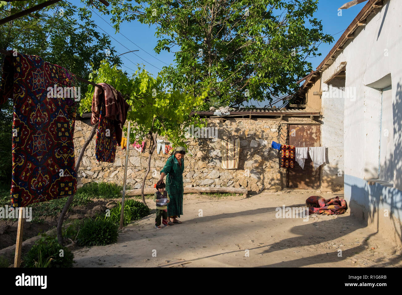 Samarkand uzbekistan houses hi-res stock photography and images - Alamy