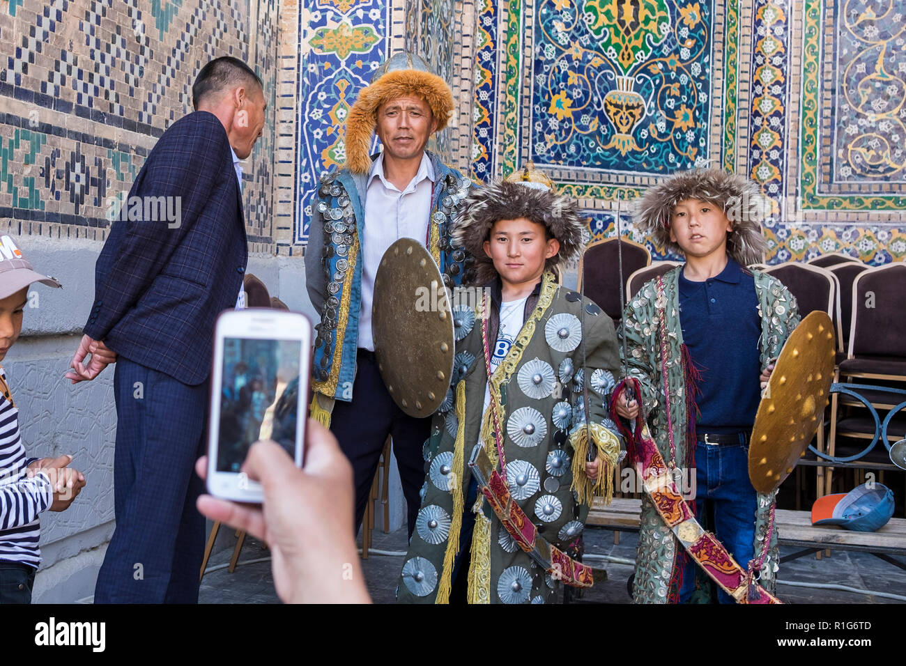 Uzbekistan samarkand daily life hi-res stock photography and images - Alamy