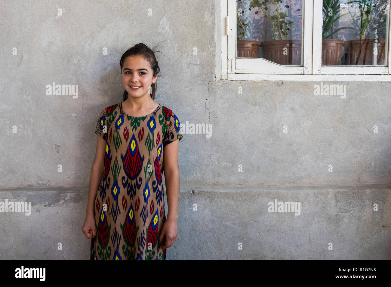 Girls samarkand uzbekistan hi-res stock photography and images - Alamy