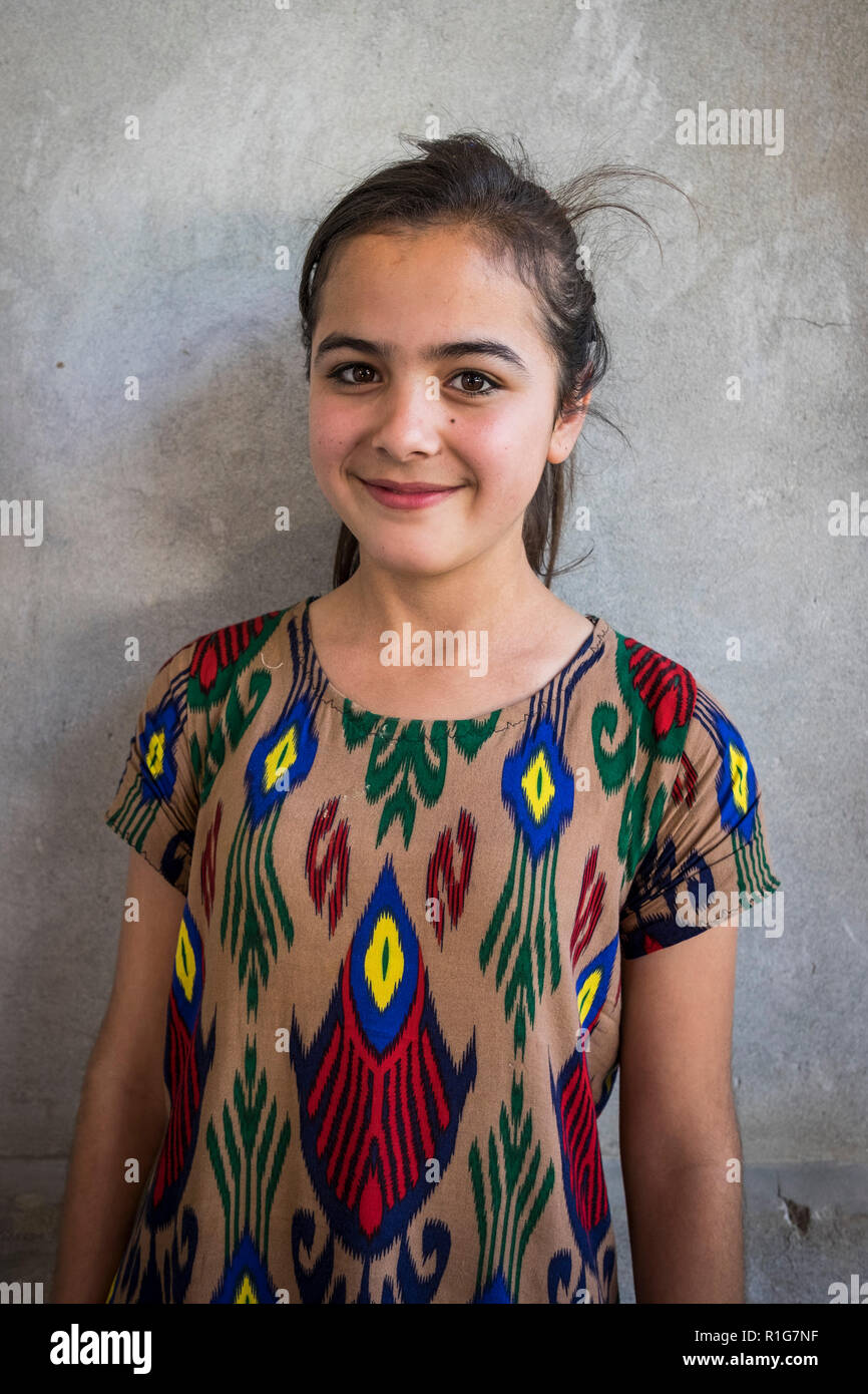 Girls samarkand uzbekistan hi-res stock photography and images - Alamy