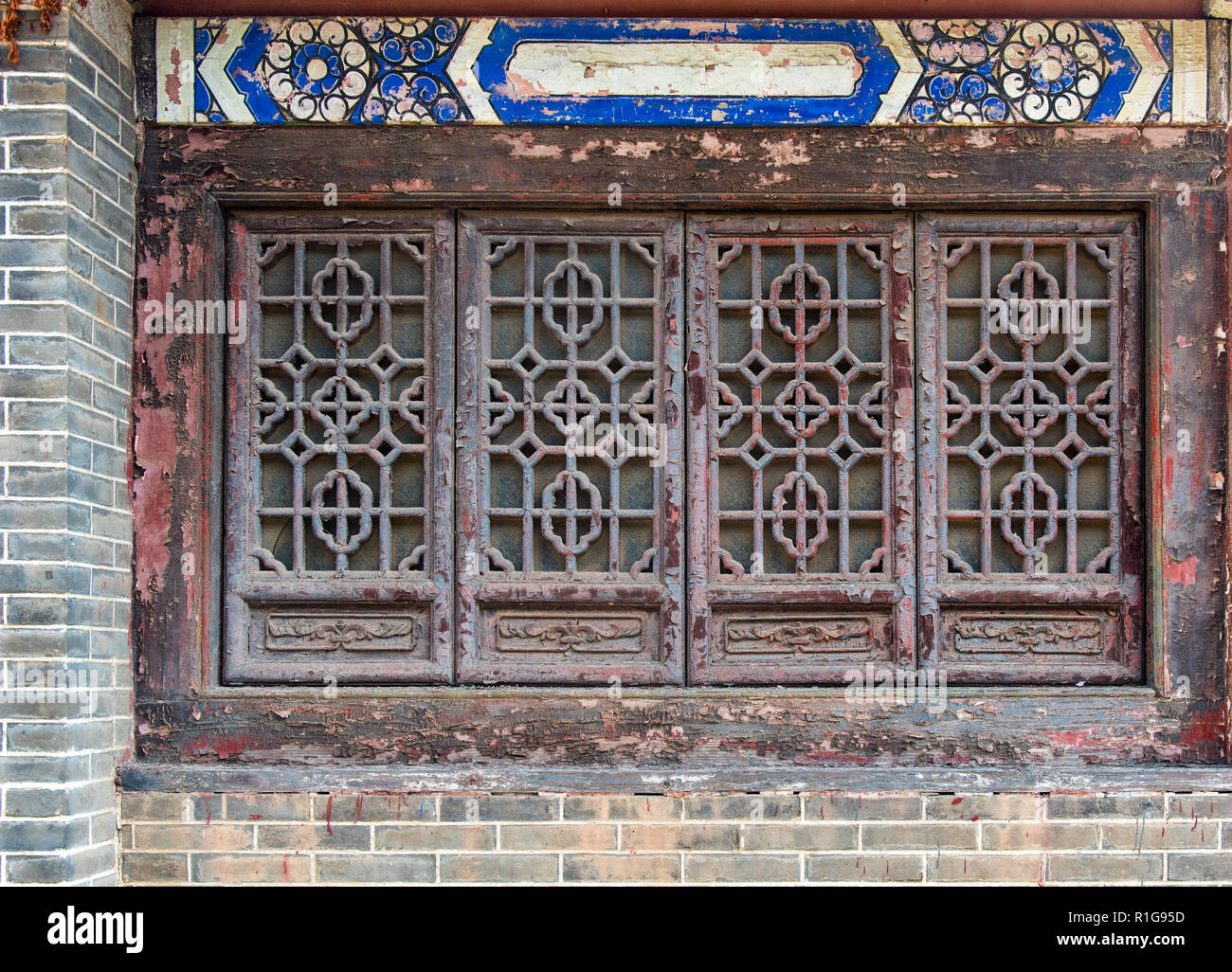 Old window in a Chinese Temple Stock Photo - Alamy