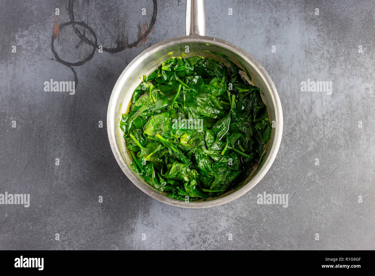 Spinach hi-res stock photography and images - Alamy