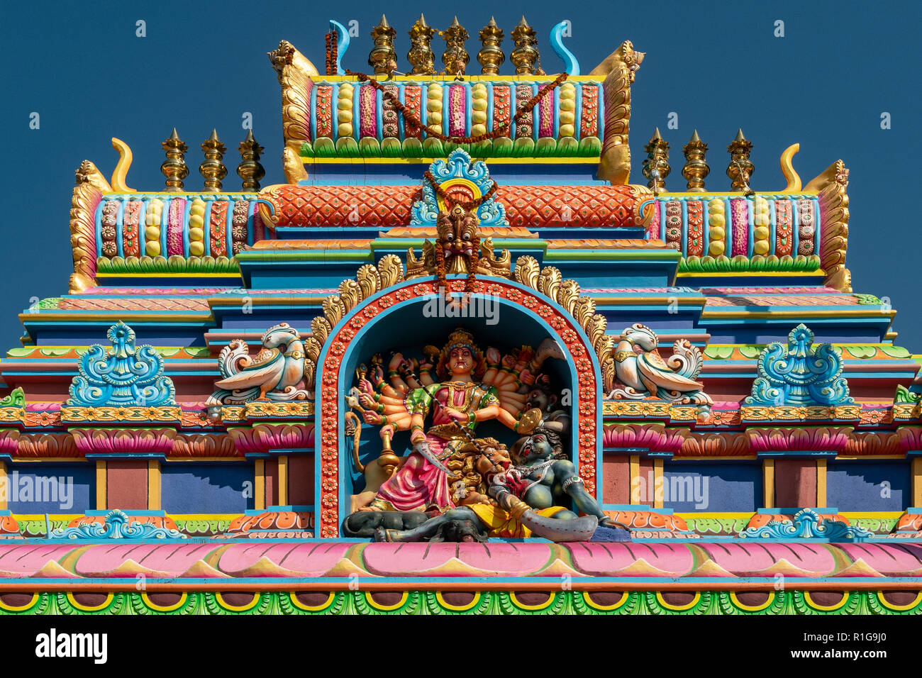 Entrance to hindu temple hi-res stock photography and images - Alamy
