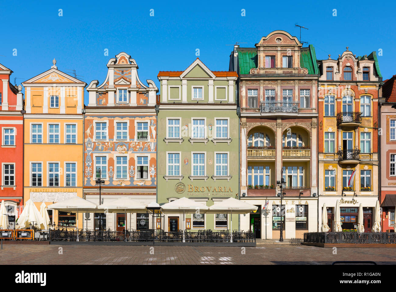 Poznan Square, scenic view of colorful Baroque houses in the Market ...