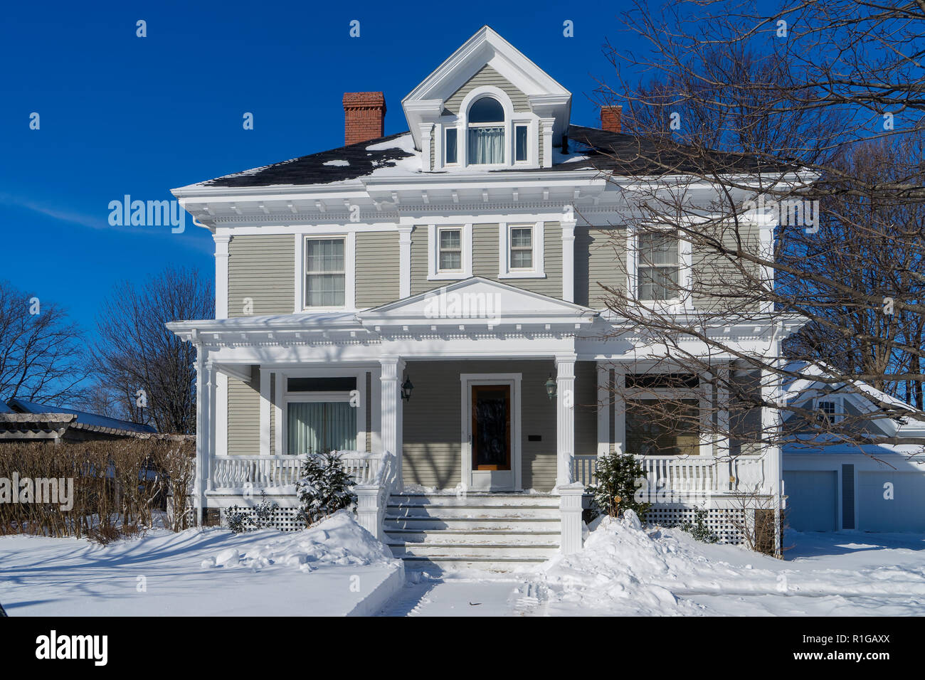Old traditional neighborhood hi-res stock photography and images - Alamy