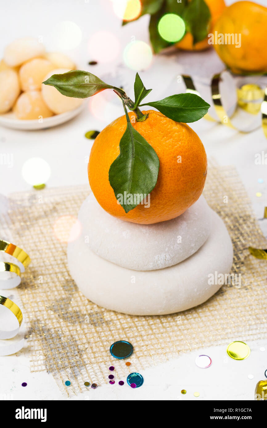 Traditional japanese kagami mochi Stock Photo - Alamy