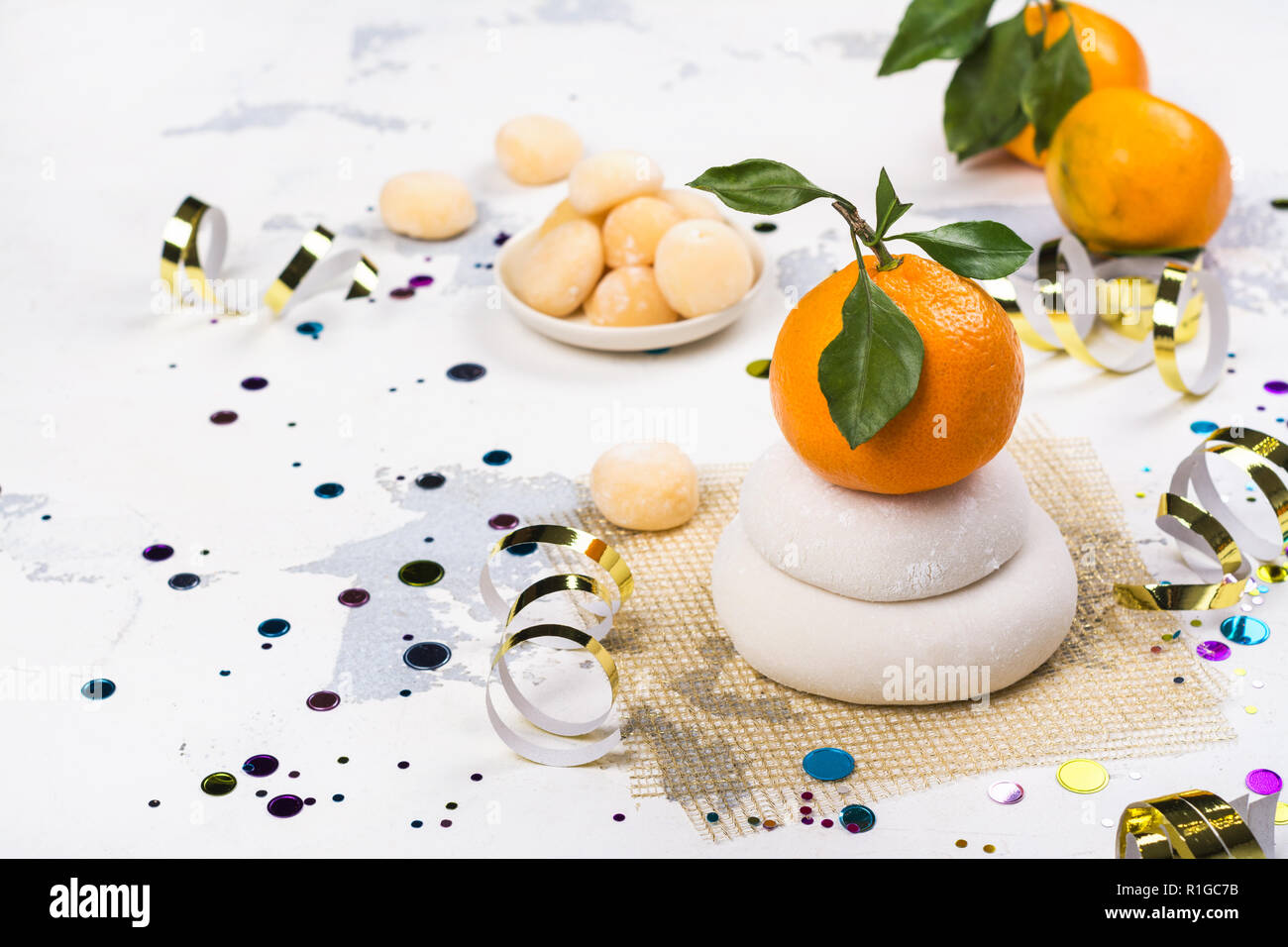 Traditional japanese kagami mochi Stock Photo - Alamy