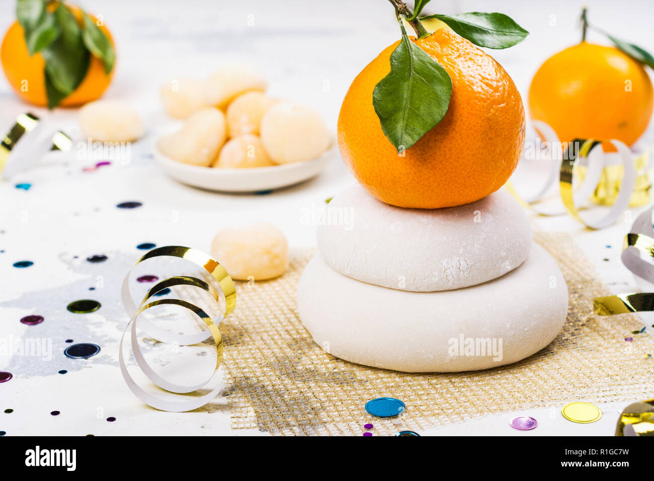 Traditional japanese kagami mochi Stock Photo - Alamy