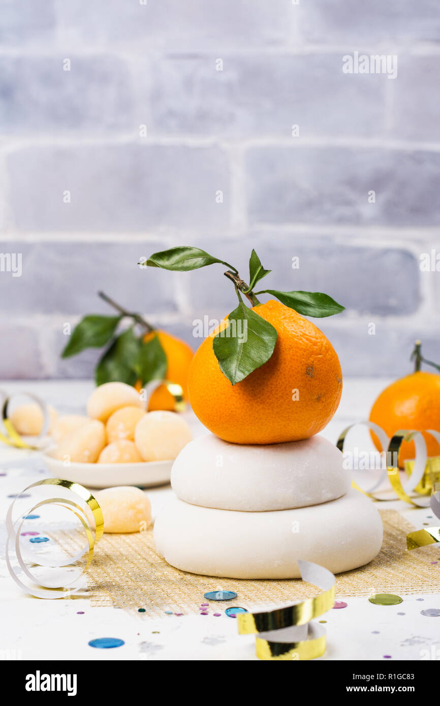 Traditional japanese kagami mochi Stock Photo - Alamy