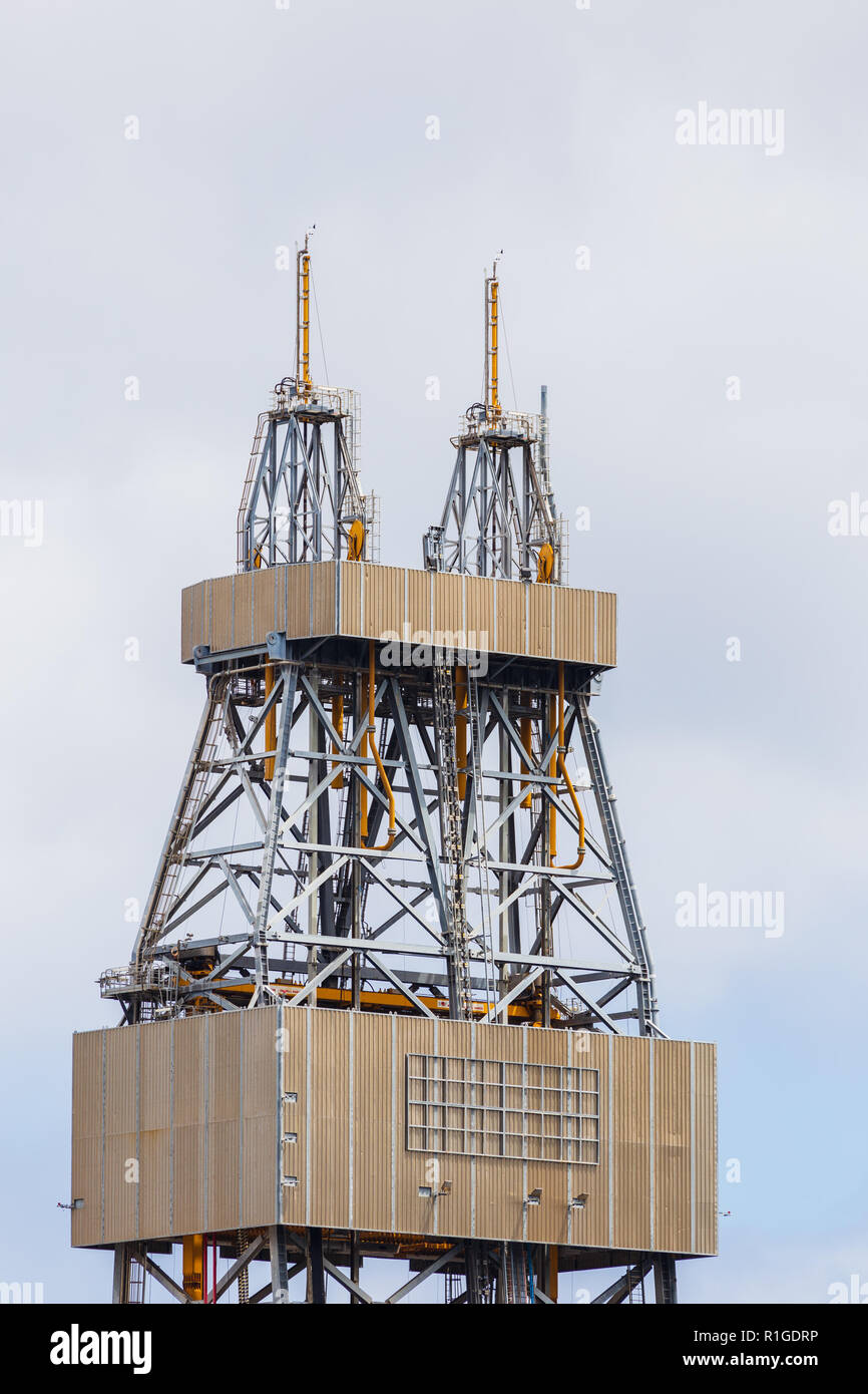 Oil and gas drilling platform Stock Photo - Alamy