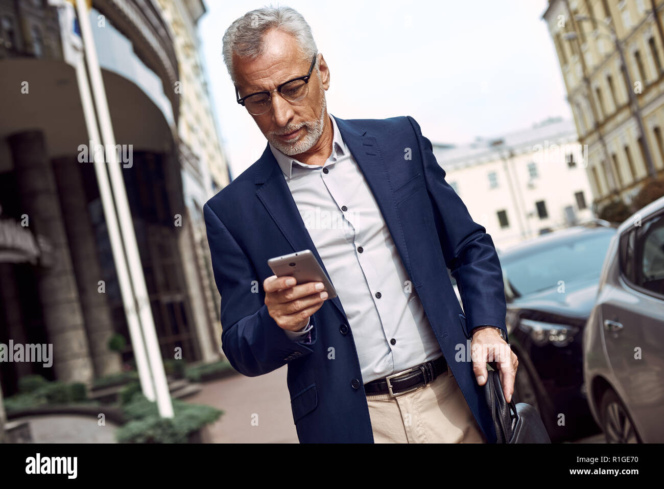 Mobile business intelligence hi-res stock photography and images - Alamy