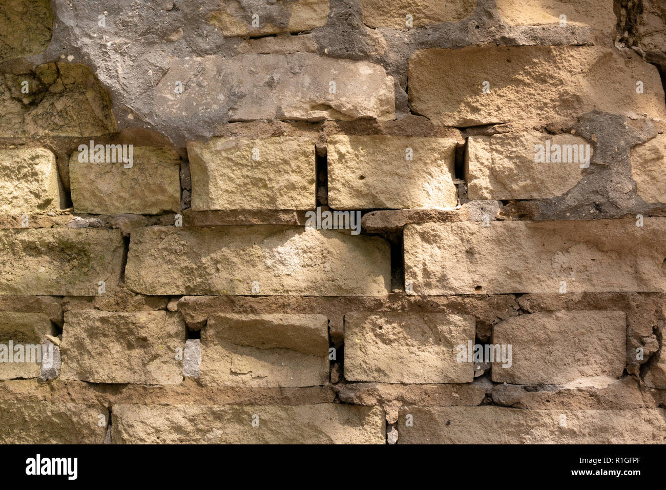 Ramshackle stone wall hi-res stock photography and images - Alamy