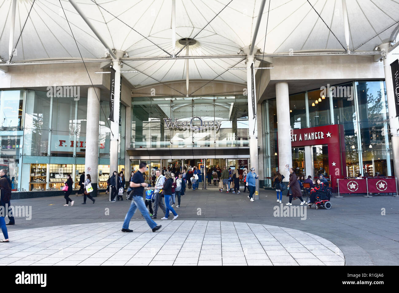 Entrance to WestQuay Shopping Centre, Above Bar Street. Southampton ...