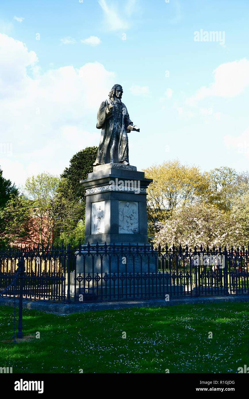 Isaac watts statue hi-res stock photography and images - Alamy