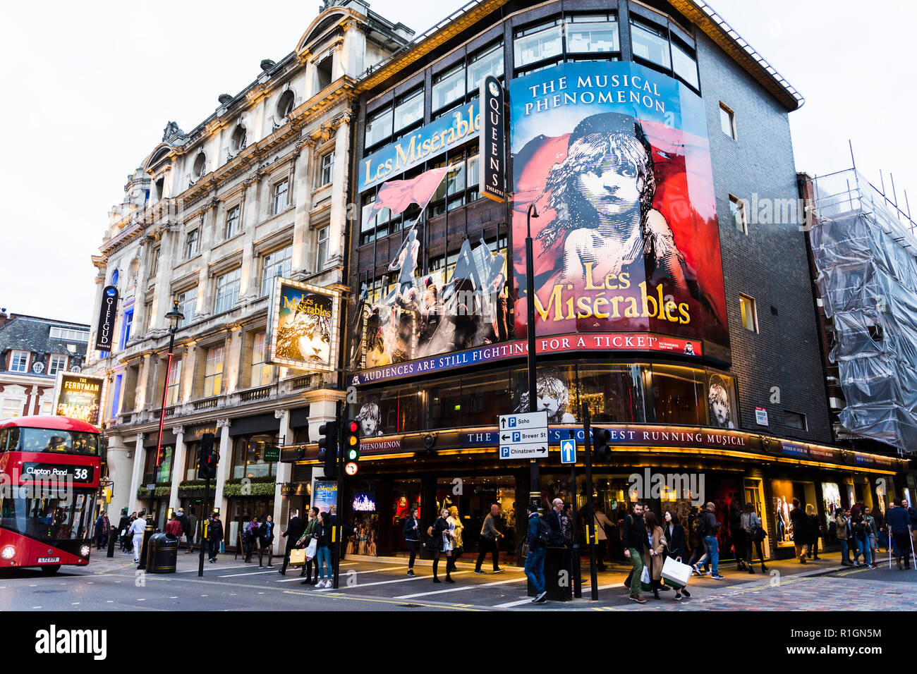 Les miserables london theatre hi-res stock photography and images - Alamy