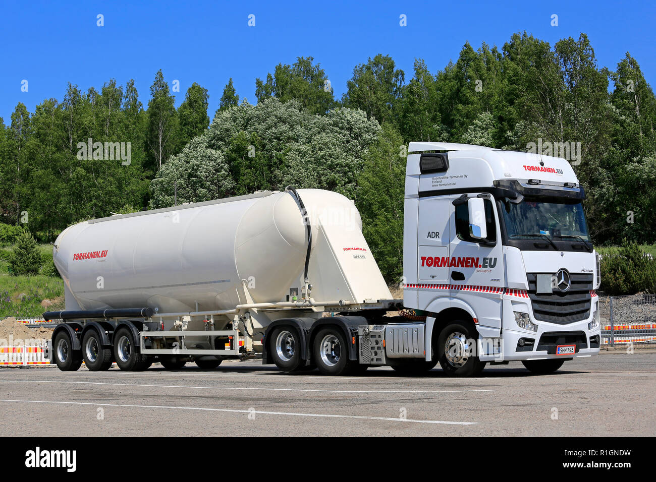 Semi tanker hi-res stock photography and images - Alamy